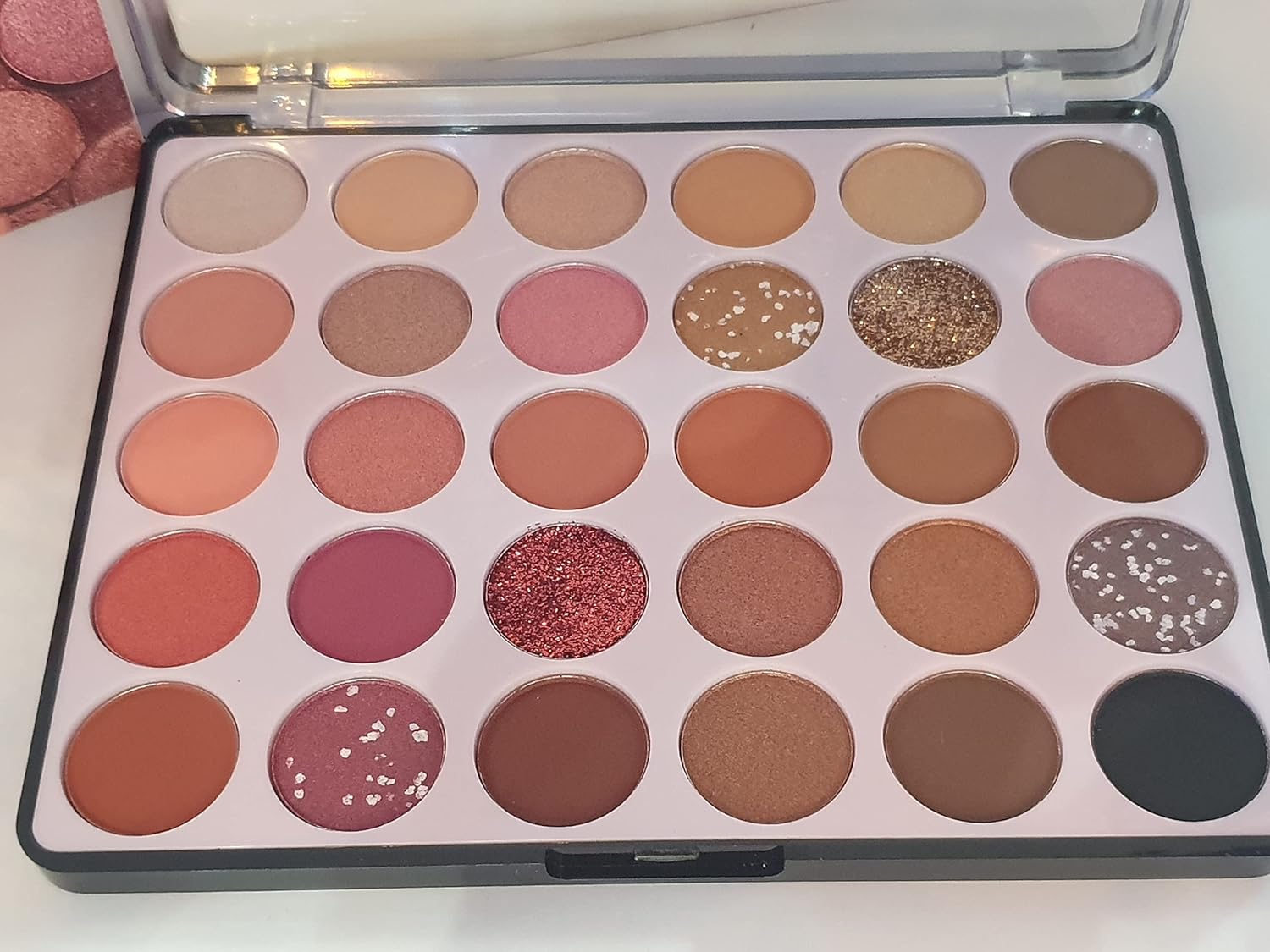 LAREEN 30 Colour Eyeshade Kit – GB Cosmetics